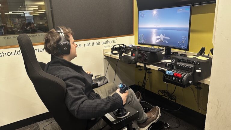 Flight Simulator - Glen Ellyn Public Library
